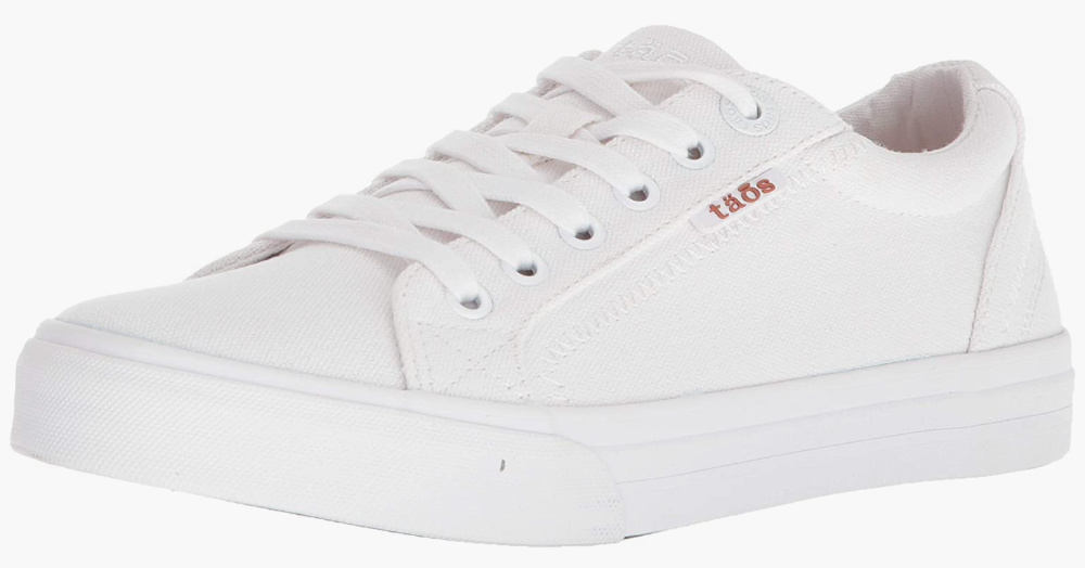 Best Airplane Shoes for Long Haul Flights Recommended by Readers