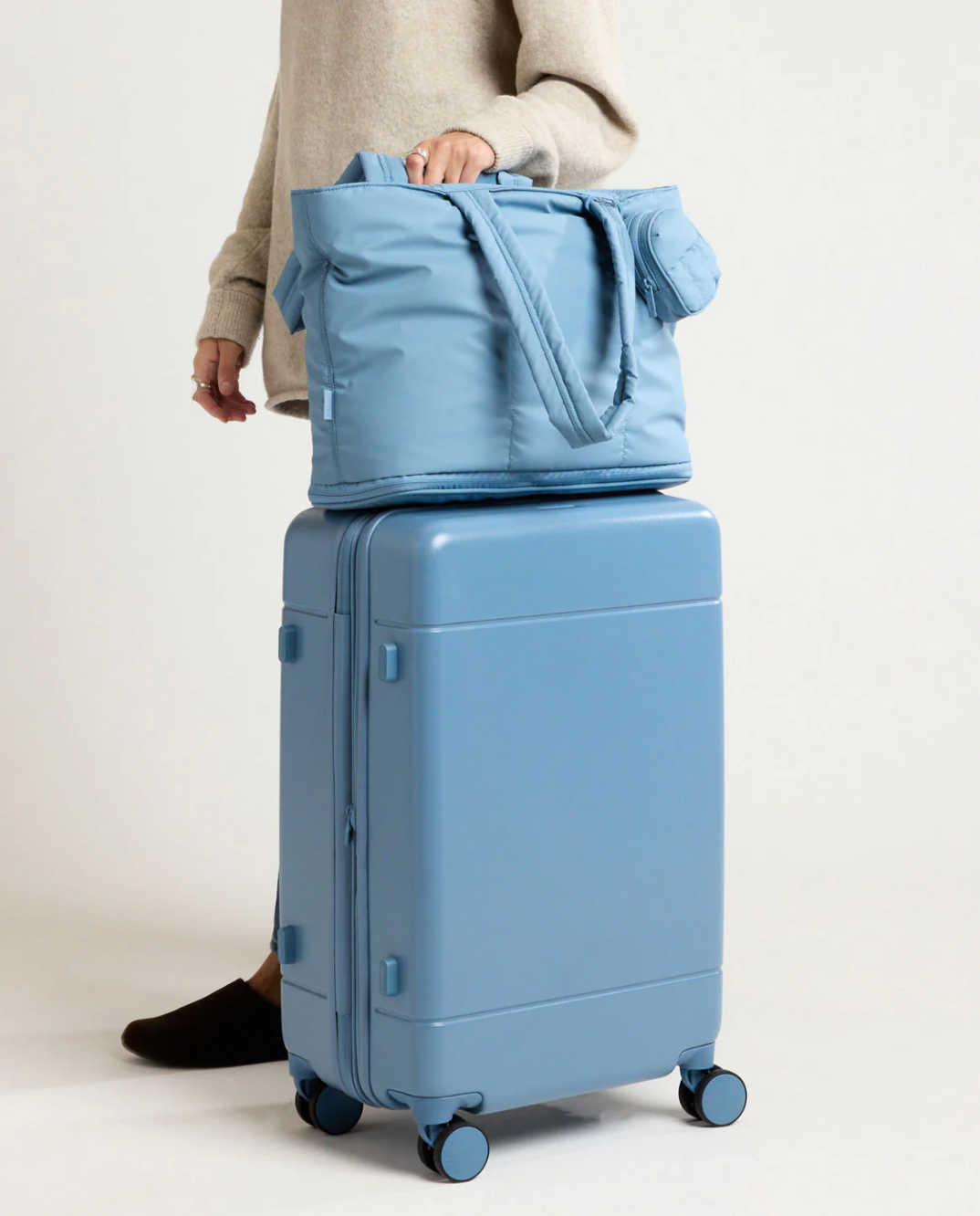 Best Medium Checked Luggage: Lightweight 24″–26″ Suitcases